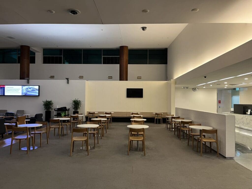 Who wants a tour of the Qantas Sydney Domestic T3 Business Lounge ...